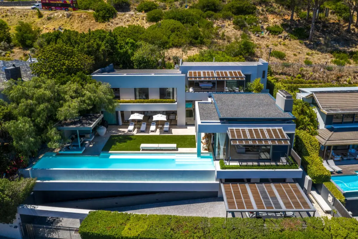 Medroad Villa for rent in Camps Bay - Villas in Cape Town